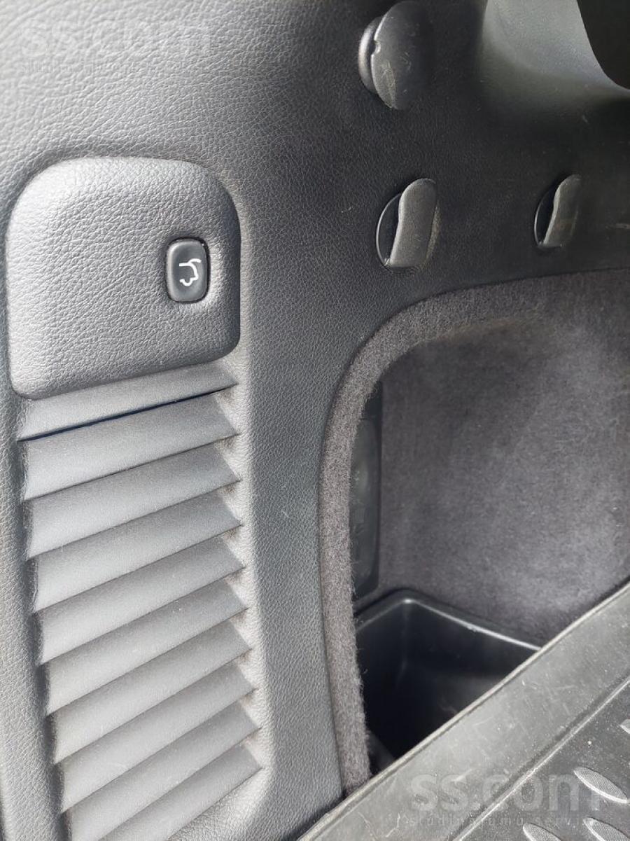 Blue Jeep Grand Cherokee 2014 in Jelgava, with an engine capacity of 3.00 L and mileage of 143 thousand km for 12000 €, photo 18 on AUTOMOTO.COM.LV