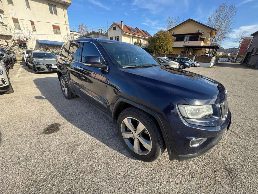 Blue Jeep Grand Cherokee 2014 in Siauliai, with an engine capacity of 2.99 L and mileage of 238 thousand km for 8700 €, photo 1 on AUTOMOTO.COM.LV