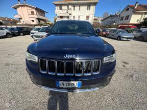 Blue Jeep Grand Cherokee 2014 in Siauliai, with an engine capacity of 2.99 L and mileage of 238 thousand km for 8700 €, photo 3 on AUTOMOTO.COM.LV
