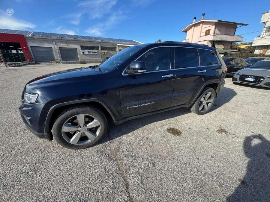 Blue Jeep Grand Cherokee 2014 in Siauliai, with an engine capacity of 2.99 L and mileage of 238 thousand km for 8700 €, photo 4 on AUTOMOTO.COM.LV