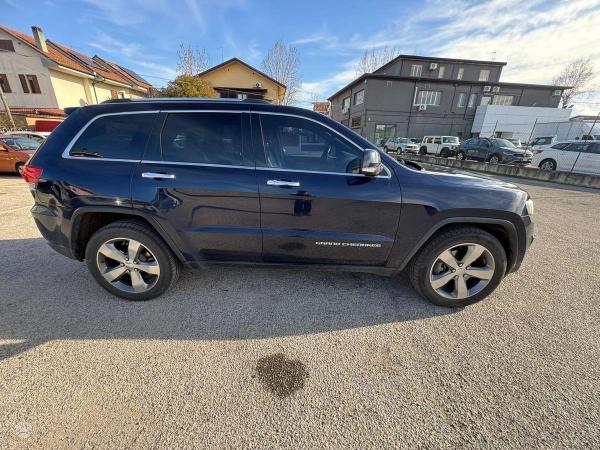 Blue Jeep Grand Cherokee 2014 in Siauliai, with an engine capacity of 2.99 L and mileage of 238 thousand km for 8700 €, photo 8 on AUTOMOTO.COM.LV