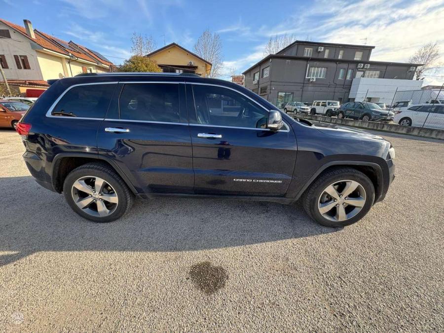 Blue Jeep Grand Cherokee 2014 in Siauliai, with an engine capacity of 2.99 L and mileage of 238 thousand km for 8700 €, photo 9 on AUTOMOTO.COM.LV