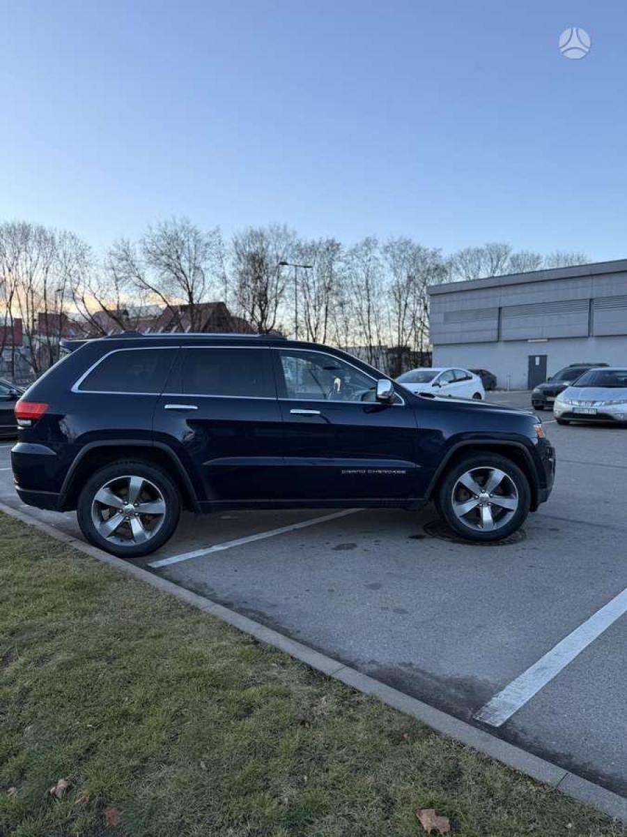 Zils Jeep Grand Cherokee 2015 Viļņa, ar dzinēja tilpumu 5.65 L un nobraukumu 255 tūkst. km par 13000 €, foto 4 vietnē AUTOMOTO.COM.LV