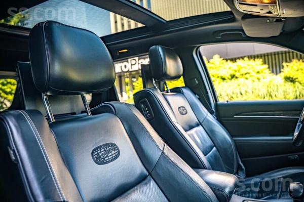 Blue Jeep Grand Cherokee 2015 in Riga, with an engine capacity of 3.00 L and mileage of 288 thousand km for 9990 €, photo 10 on AUTOMOTO.COM.LV