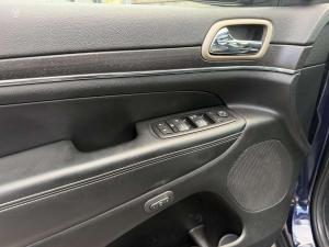 Zils Jeep Grand Cherokee 2015 Šauļi, ar dzinēja tilpumu 3.60 L un nobraukumu 180 tūkst. km par 9900 €, foto 20 vietnē AUTOMOTO.COM.LV