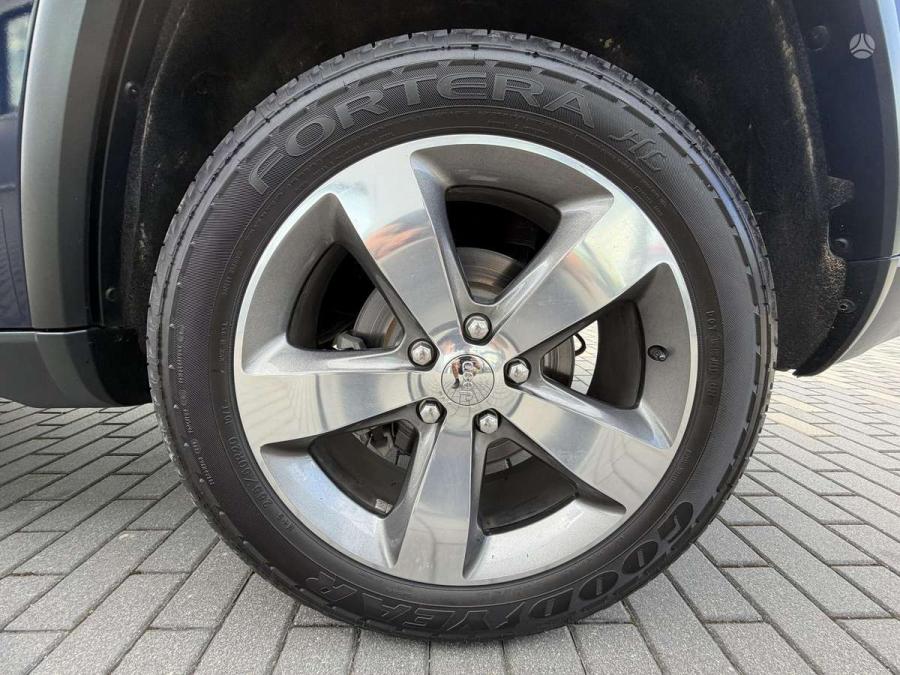 Zils Jeep Grand Cherokee 2015 Šauļi, ar dzinēja tilpumu 3.60 L un nobraukumu 180 tūkst. km par 9900 €, foto 27 vietnē AUTOMOTO.COM.LV