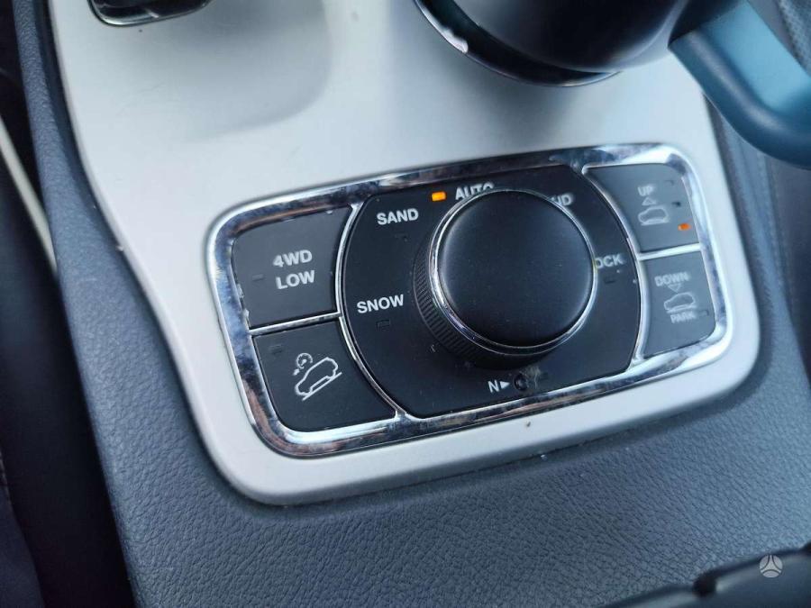 Blue Jeep Grand Cherokee 2015 in Kaunas, with an engine capacity of 3.60 L and mileage of 244 thousand km for 10500 €, photo 15 on AUTOMOTO.COM.LV