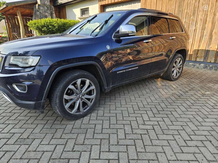 Blue Jeep Grand Cherokee 2015 in Utena, with an engine capacity of 2.99 L and mileage of 320 thousand km for 5999 €, photo 4 on AUTOMOTO.COM.LV