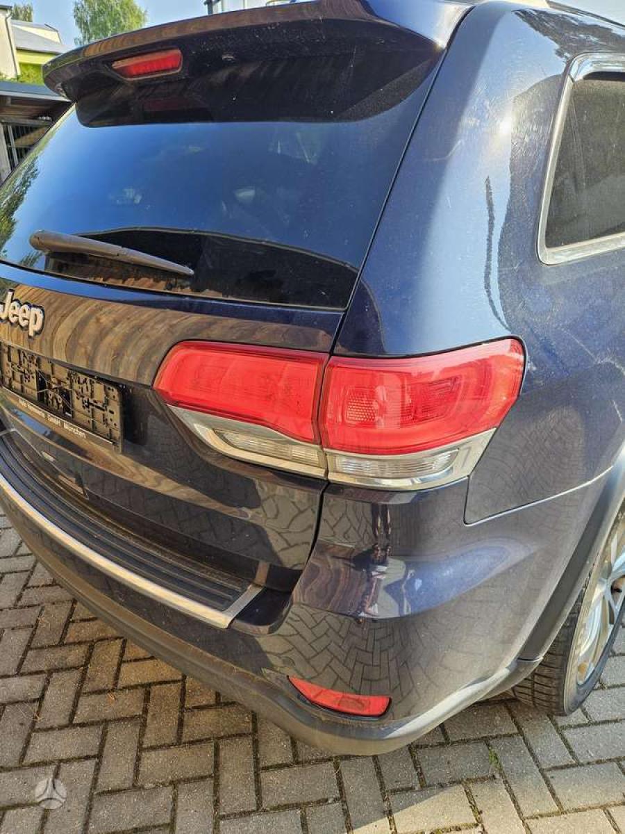 Blue Jeep Grand Cherokee 2015 in Utena, with an engine capacity of 2.99 L and mileage of 320 thousand km for 5999 €, photo 6 on AUTOMOTO.COM.LV