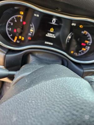 Blue Jeep Grand Cherokee 2015 in Utena, with an engine capacity of 2.99 L and mileage of 320 thousand km for 5999 €, photo 8 on AUTOMOTO.COM.LV