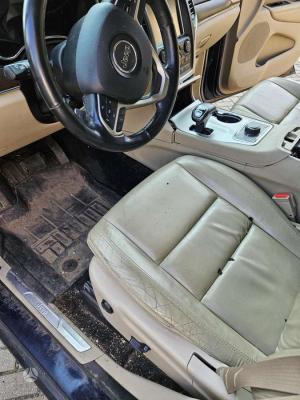 Blue Jeep Grand Cherokee 2015 in Utena, with an engine capacity of 2.99 L and mileage of 320 thousand km for 5999 €, photo 11 on AUTOMOTO.COM.LV