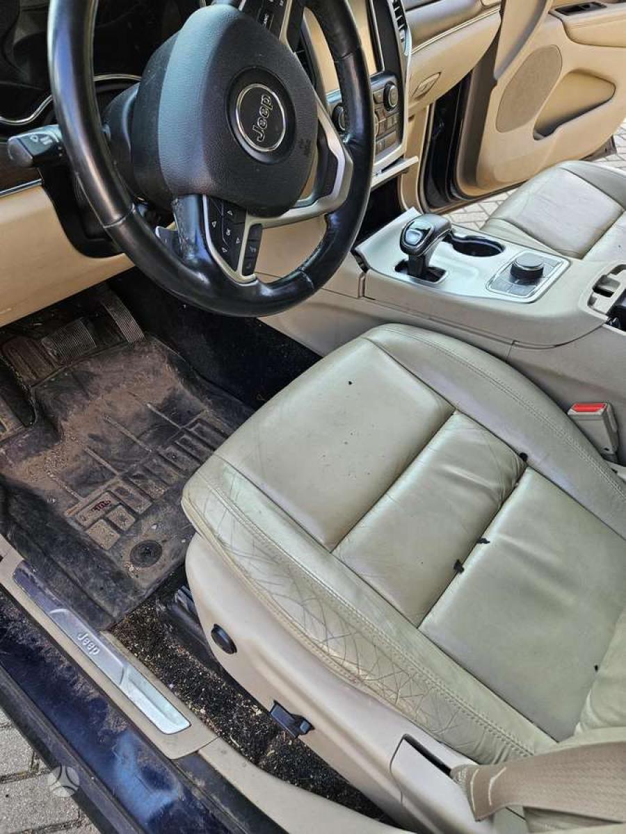 Blue Jeep Grand Cherokee 2015 in Utena, with an engine capacity of 2.99 L and mileage of 320 thousand km for 5999 €, photo 11 on AUTOMOTO.COM.LV