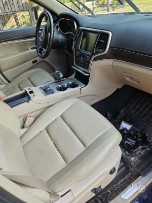 Blue Jeep Grand Cherokee 2015 in Utena, with an engine capacity of 2.99 L and mileage of 320 thousand km for 5999 €, photo 12 on AUTOMOTO.COM.LV