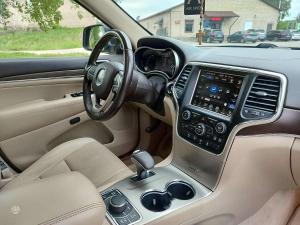 Blue Jeep Grand Cherokee 2015 in Taurage, with an engine capacity of 2.99 L and mileage of 197 thousand km for 10900 €, photo 26 on AUTOMOTO.COM.LV