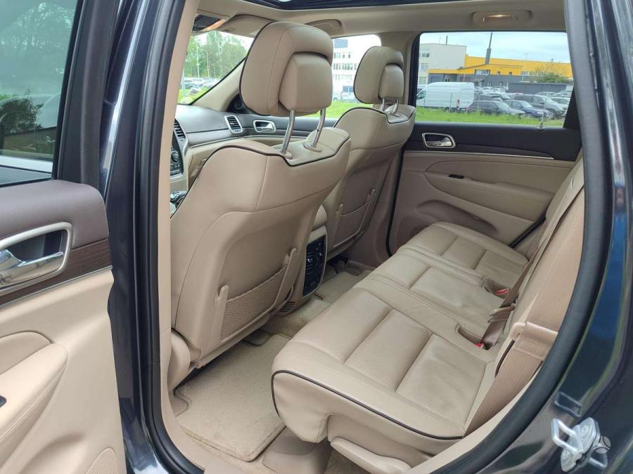 Blue Jeep Grand Cherokee 2015 in Taurage, with an engine capacity of 2.99 L and mileage of 197 thousand km for 10900 €, photo 31 on AUTOMOTO.COM.LV
