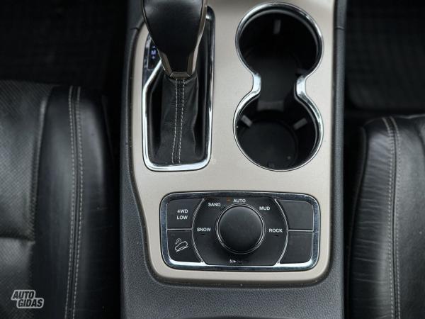 Blue Jeep Grand Cherokee 2017 in Vilnius, with an engine capacity of 3.60 L and mileage of 181 thousand km for 15900 €, photo 6 on AUTOMOTO.COM.LV