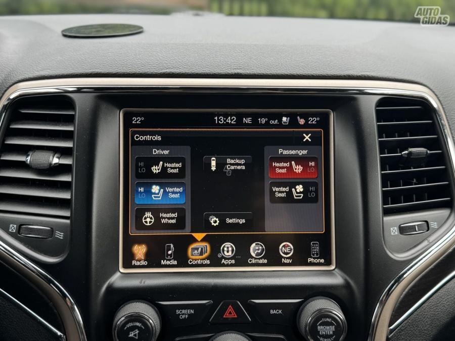 Zils Jeep Grand Cherokee 2017 Viļņa, ar dzinēja tilpumu 3.60 L un nobraukumu 181 tūkst. km par 15900 €, foto 23 vietnē AUTOMOTO.COM.LV