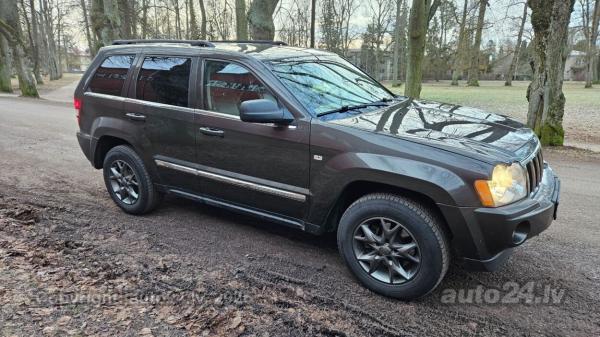 Brown Jeep Grand Cherokee 2005 in Tallinn, with an engine capacity of 4.70 L and mileage of 195 thousand km for 8490 €, photo 2 on AUTOMOTO.COM.LV