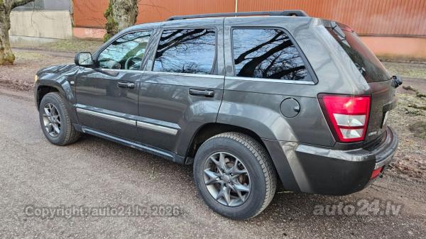 Brown Jeep Grand Cherokee 2005 in Tallinn, with an engine capacity of 4.70 L and mileage of 195 thousand km for 8490 €, photo 4 on AUTOMOTO.COM.LV