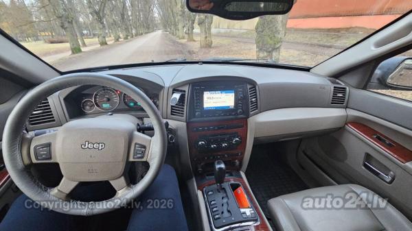 Brown Jeep Grand Cherokee 2005 in Tallinn, with an engine capacity of 4.70 L and mileage of 195 thousand km for 8490 €, photo 7 on AUTOMOTO.COM.LV