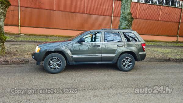 Brūns Jeep Grand Cherokee 2005 Tallina, ar dzinēja tilpumu 4.70 L un nobraukumu 198 tūkst. km par 7290 €, foto 1 vietnē AUTOMOTO.COM.LV