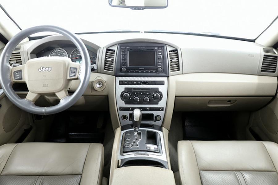 Brūns Jeep Grand Cherokee 2005 Tallina, ar dzinēja tilpumu 3.00 L un nobraukumu 228 tūkst. km par 2999 €, foto 6 vietnē AUTOMOTO.COM.LV