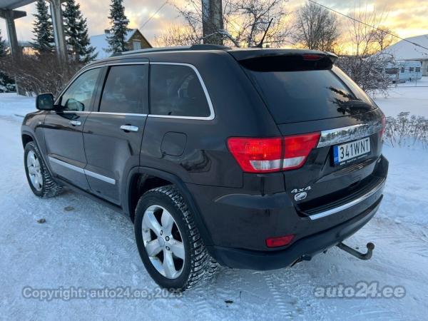 Brown Jeep Grand Cherokee 2012 in Paide, with an engine capacity of 3.00 L and mileage of 213 thousand km for 9999 €, photo 7 on AUTOMOTO.COM.LV