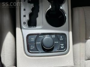 Brūns Jeep Grand Cherokee 2012 Rīga, ar dzinēja tilpumu 3.00 L un nobraukumu 264 tūkst. km par 8390 €, foto 17 vietnē AUTOMOTO.COM.LV