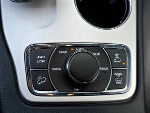 Brūns Jeep Grand Cherokee 2013 Rīga, ar dzinēja tilpumu 3.00 L un nobraukumu 245 tūkst. km par 9900 €, foto 19 vietnē AUTOMOTO.COM.LV