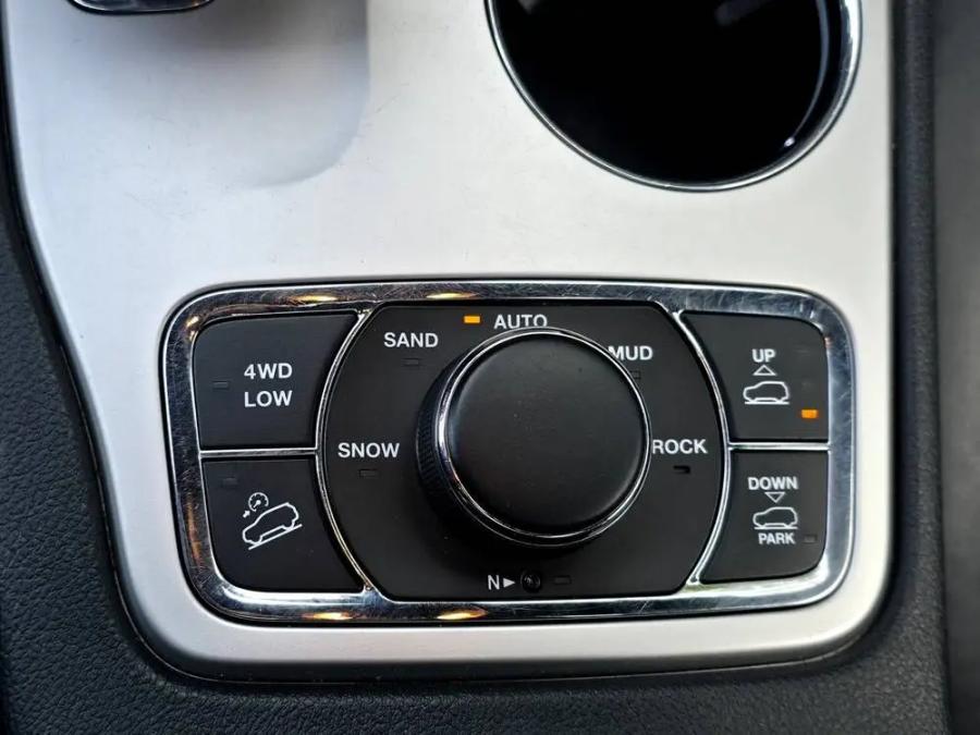 Brūns Jeep Grand Cherokee 2013 Rīga, ar dzinēja tilpumu 3.00 L un nobraukumu 245 tūkst. km par 9900 €, foto 19 vietnē AUTOMOTO.COM.LV