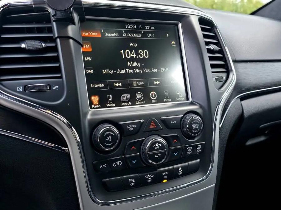 Brūns Jeep Grand Cherokee 2013 Rīga, ar dzinēja tilpumu 3.00 L un nobraukumu 245 tūkst. km par 9900 €, foto 20 vietnē AUTOMOTO.COM.LV