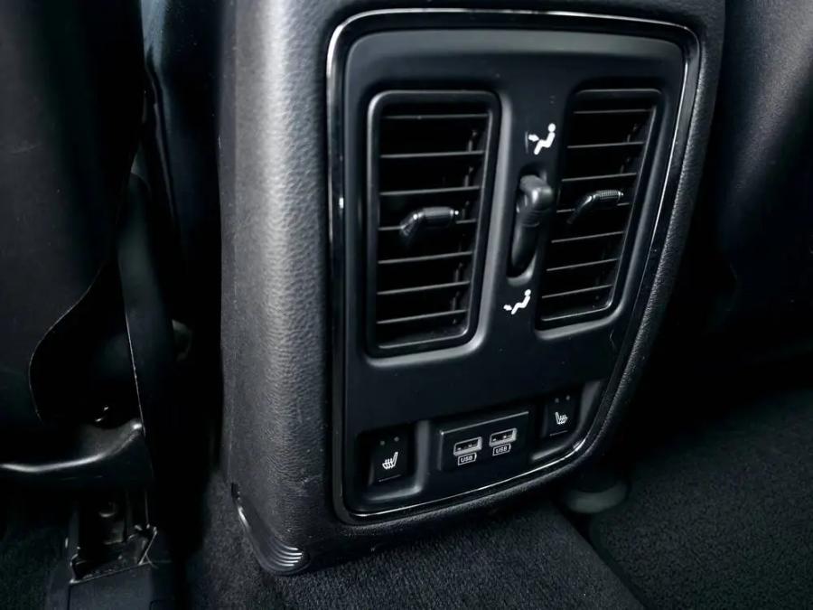 Brūns Jeep Grand Cherokee 2013 Rīga, ar dzinēja tilpumu 3.00 L un nobraukumu 245 tūkst. km par 9900 €, foto 26 vietnē AUTOMOTO.COM.LV
