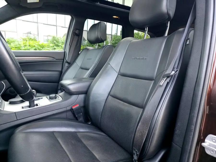 Brūns Jeep Grand Cherokee 2013 Rīga, ar dzinēja tilpumu 3.00 L un nobraukumu 245 tūkst. km par 9900 €, foto 37 vietnē AUTOMOTO.COM.LV