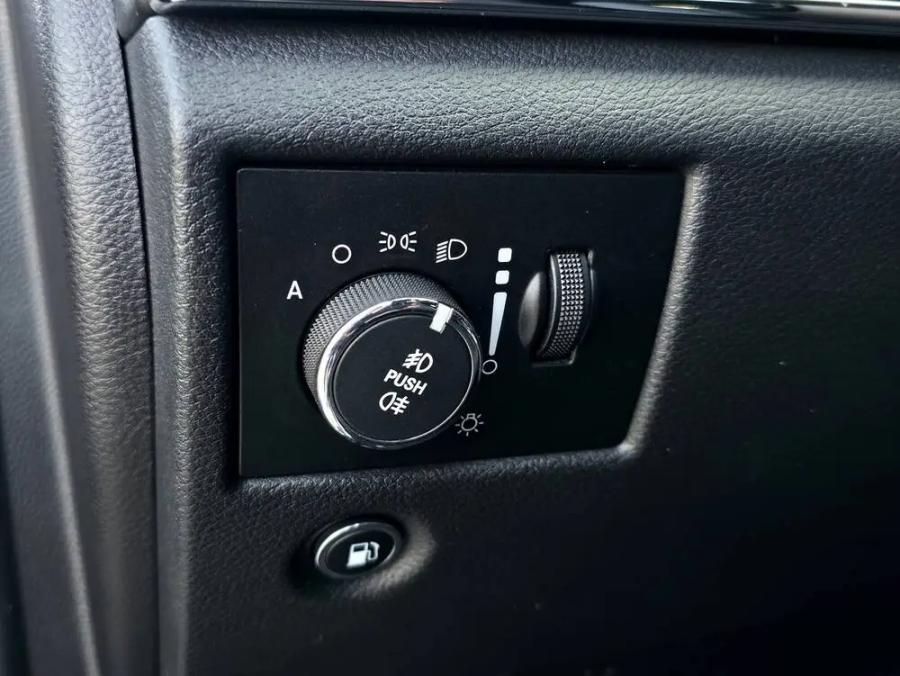 Brūns Jeep Grand Cherokee 2013 Rīga, ar dzinēja tilpumu 3.00 L un nobraukumu 245 tūkst. km par 9900 €, foto 46 vietnē AUTOMOTO.COM.LV
