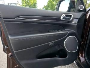 Brūns Jeep Grand Cherokee 2013 Rīga, ar dzinēja tilpumu 3.00 L un nobraukumu 245 tūkst. km par 9900 €, foto 53 vietnē AUTOMOTO.COM.LV