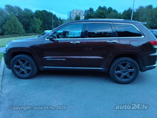Jeep Grand Cherokee 2014 in Tallinn on AUTOMOTO.COM.LV Brown Jeep Grand Cherokee 2014 in Tallinn, with an engine capacity of 3.00 L and mileage of 244 thousand km for 11490 €, photo 6 on AUTOMOTO.COM.LV