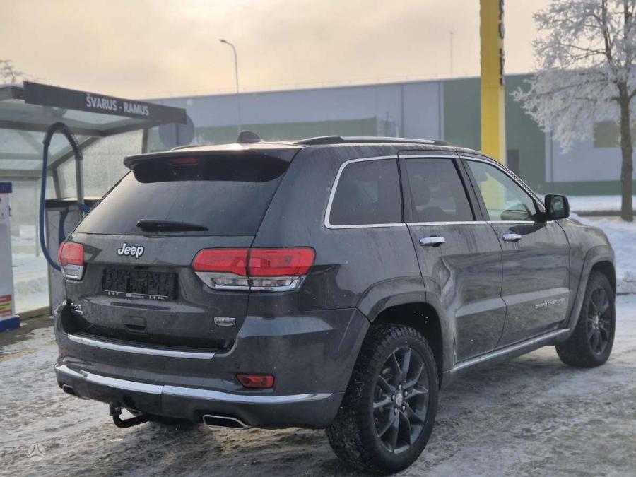 Brown Jeep Grand Cherokee 2015 in Kelme, with an engine capacity of 2.99 L and mileage of 259 thousand km for 13700 €, photo 4 on AUTOMOTO.COM.LV