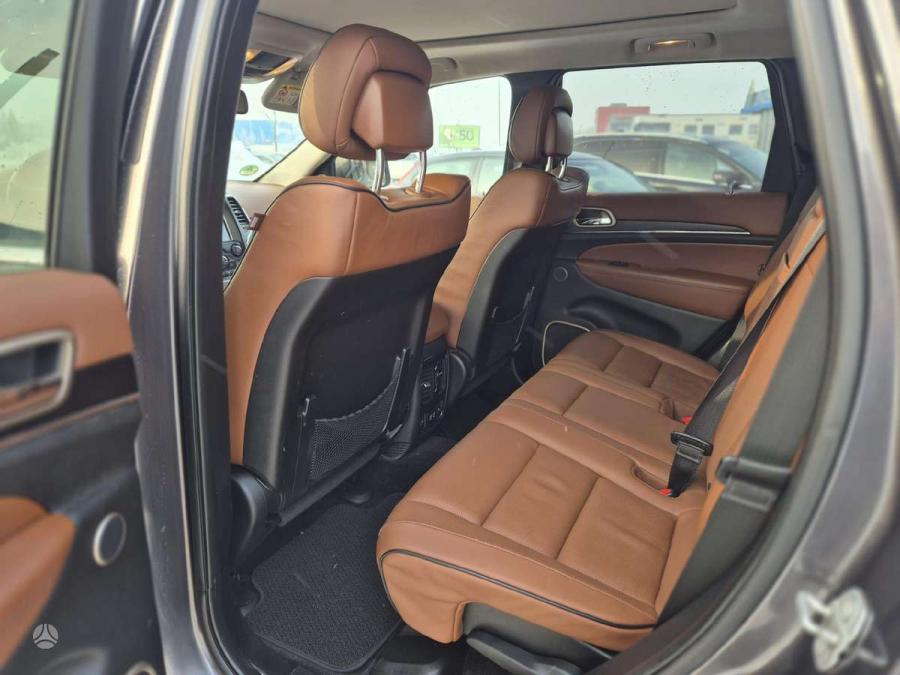 Brown Jeep Grand Cherokee 2015 in Kelme, with an engine capacity of 2.99 L and mileage of 259 thousand km for 13700 €, photo 7 on AUTOMOTO.COM.LV