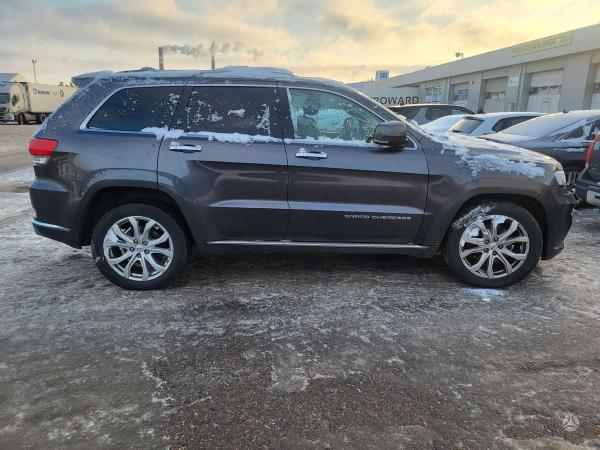 Brown Jeep Grand Cherokee 2015 in Klaipeda, with an engine capacity of 2.99 L and mileage of 265 thousand km for 8100 €, photo 5 on AUTOMOTO.COM.LV