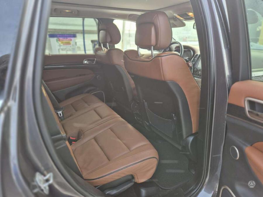 Brown Jeep Grand Cherokee 2015 in Kelme, with an engine capacity of 2.99 L and mileage of 260 thousand km for 12600 €, photo 11 on AUTOMOTO.COM.LV