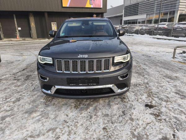 Brown Jeep Grand Cherokee 2015 in Kelme, with an engine capacity of 2.99 L and mileage of 261 thousand km for 12800 €, photo 4 on AUTOMOTO.COM.LV