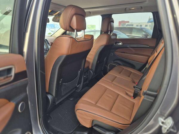Brown Jeep Grand Cherokee 2015 in Kelme, with an engine capacity of 2.99 L and mileage of 261 thousand km for 12800 €, photo 9 on AUTOMOTO.COM.LV