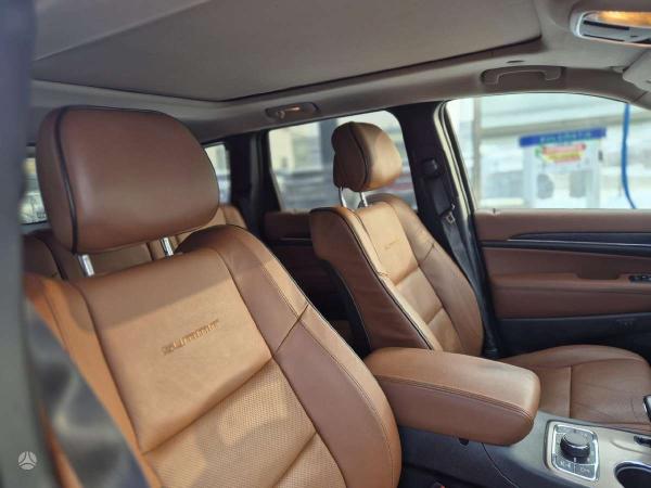 Brown Jeep Grand Cherokee 2015 in Kelme, with an engine capacity of 2.99 L and mileage of 261 thousand km for 12800 €, photo 11 on AUTOMOTO.COM.LV