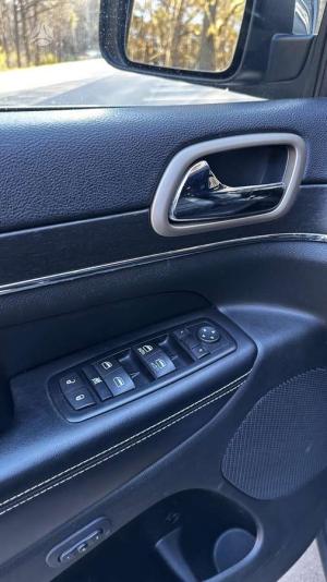Brown Jeep Grand Cherokee 2015 in Klaipeda, with an engine capacity of 3.60 L and mileage of 189 thousand km for 13800 €, photo 16 on AUTOMOTO.COM.LV