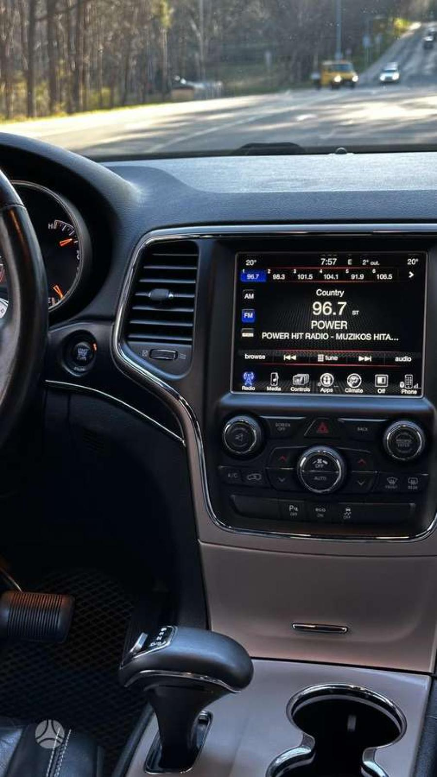 Brown Jeep Grand Cherokee 2015 in Klaipeda, with an engine capacity of 3.60 L and mileage of 189 thousand km for 13800 €, photo 17 on AUTOMOTO.COM.LV