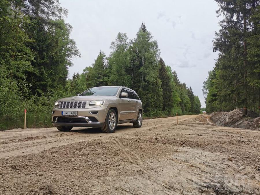 Brown Jeep Grand Cherokee 2016 in Jelgava, with an engine capacity of 3.00 L and mileage of 174 thousand km for 21500 €, photo 2 on AUTOMOTO.COM.LV