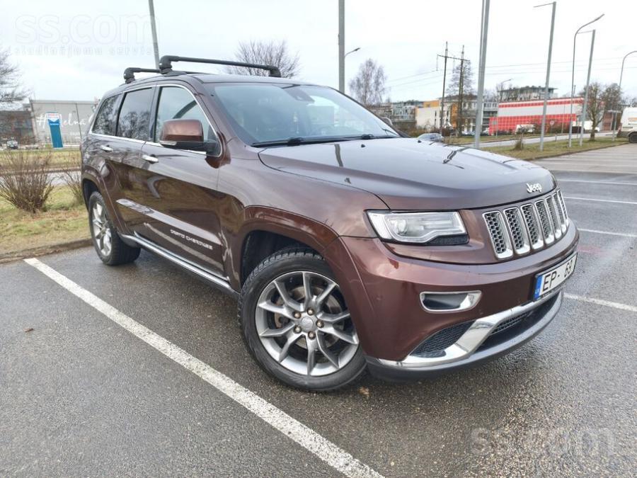 Brown Jeep Grand Cherokee 2016 in Riga, with an engine capacity of 3.00 L and mileage of 155 thousand km for 21500 €, photo 1 on AUTOMOTO.COM.LV