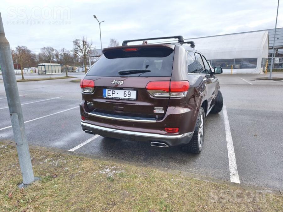 Brown Jeep Grand Cherokee 2016 in Riga, with an engine capacity of 3.00 L and mileage of 155 thousand km for 21500 €, photo 2 on AUTOMOTO.COM.LV