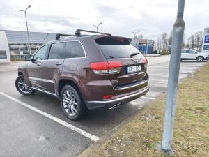 Brown Jeep Grand Cherokee 2016 in Riga, with an engine capacity of 3.00 L and mileage of 155 thousand km for 21500 €, photo 4 on AUTOMOTO.COM.LV