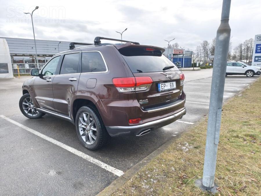 Brown Jeep Grand Cherokee 2016 in Riga, with an engine capacity of 3.00 L and mileage of 155 thousand km for 21500 €, photo 4 on AUTOMOTO.COM.LV
